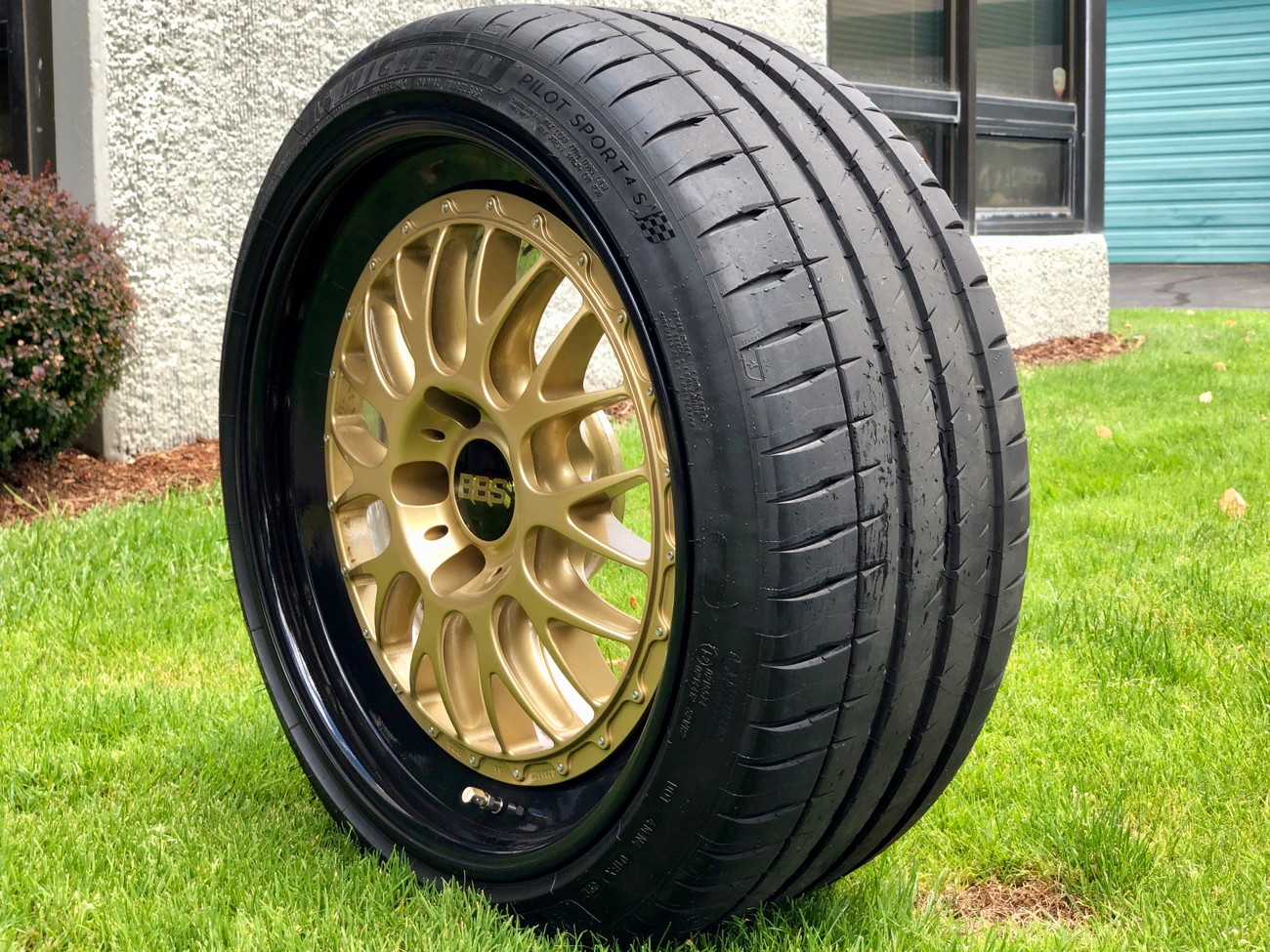 19" BBS E88 Motorsport Gold / Black Outers